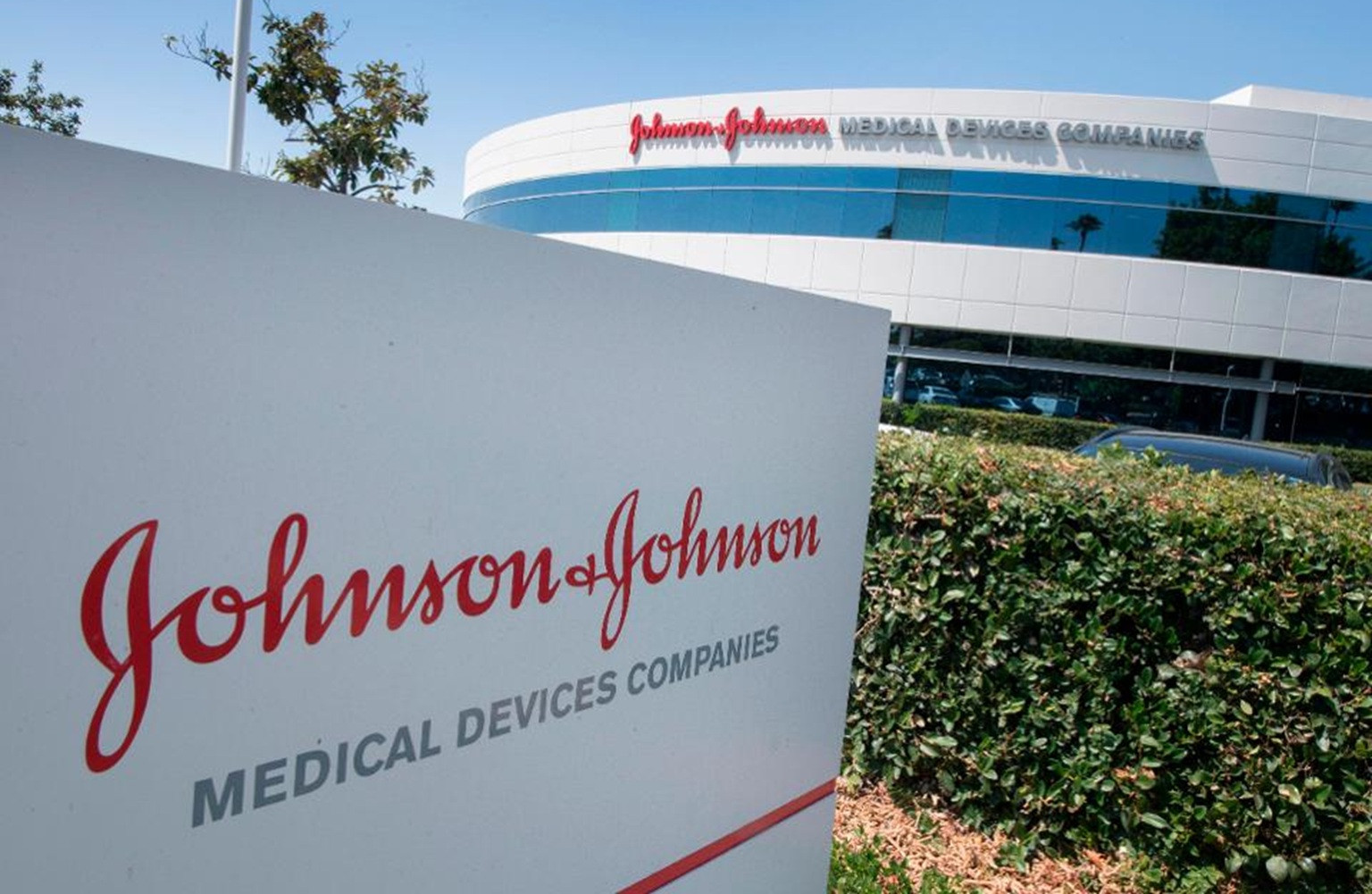Johnson & Johnson to spin off orthopaedics business