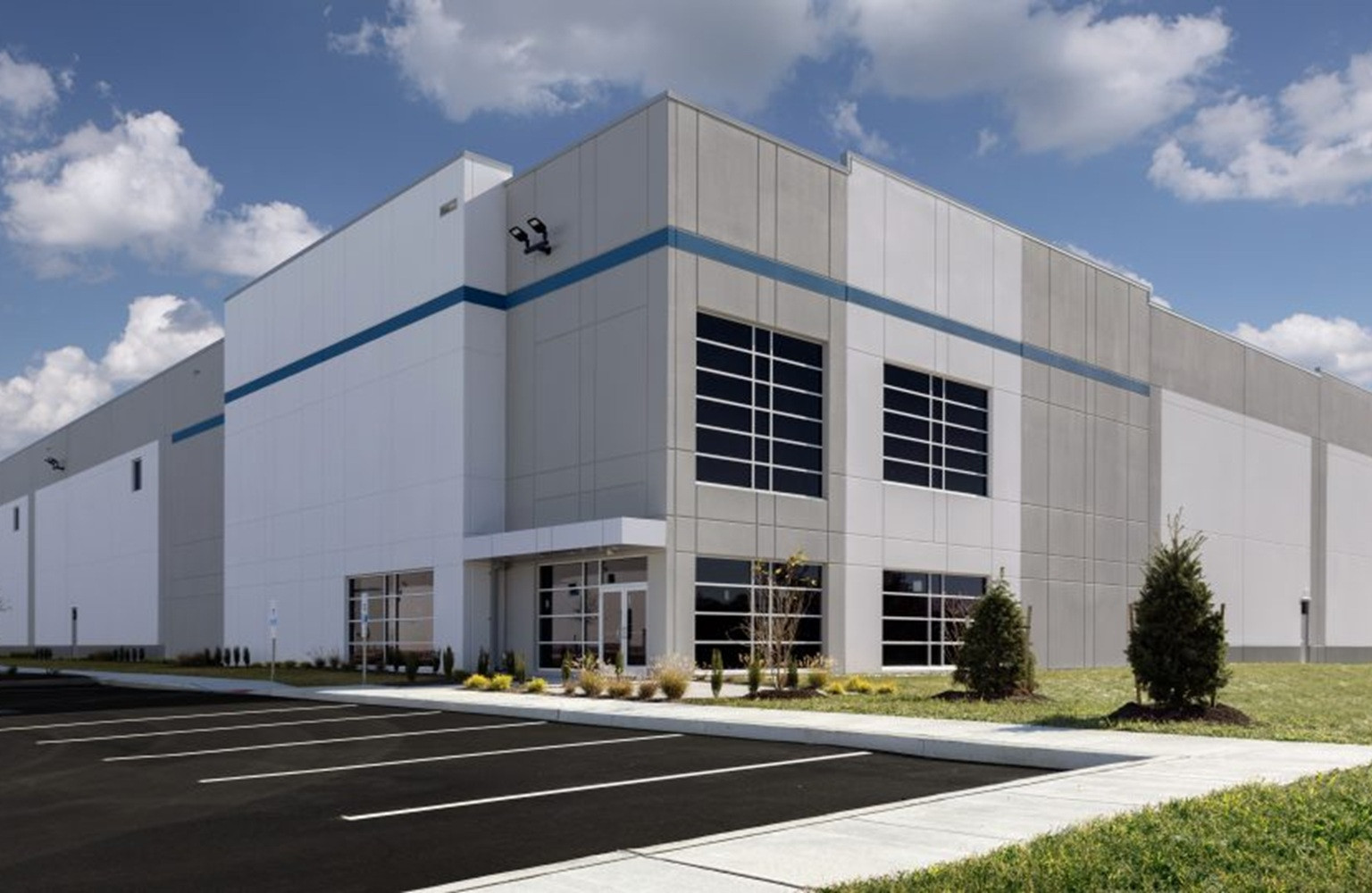 Lee & Associates arranges distribution center lease with Quince in ...